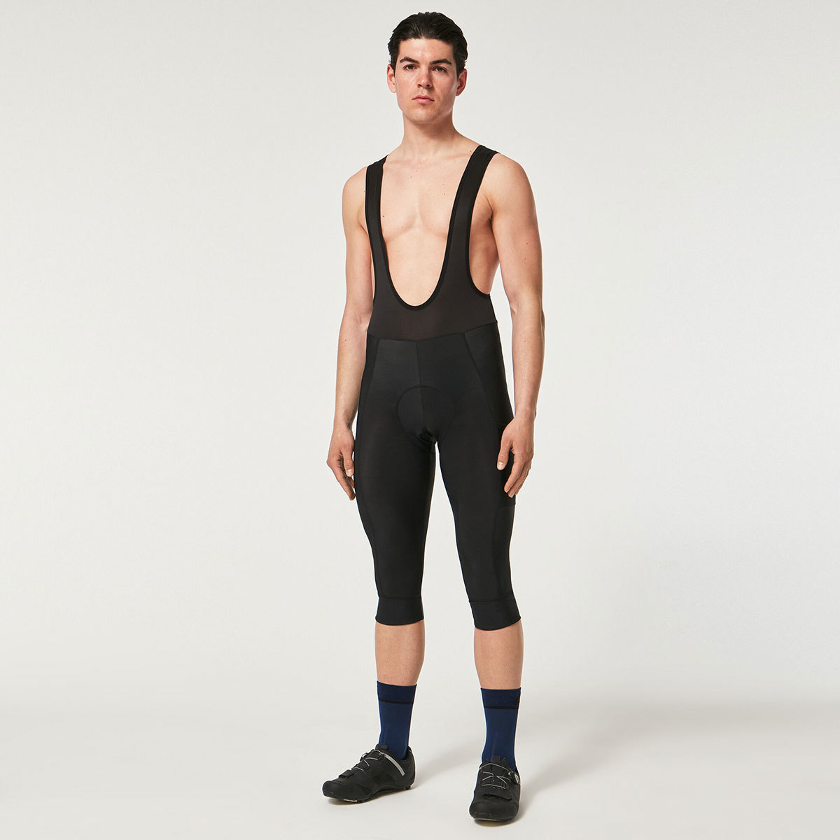 Oakley ENDURANCE Cargo Fietsbroek Driekwart Zwart Heren koop je bij Futurumshop.nl