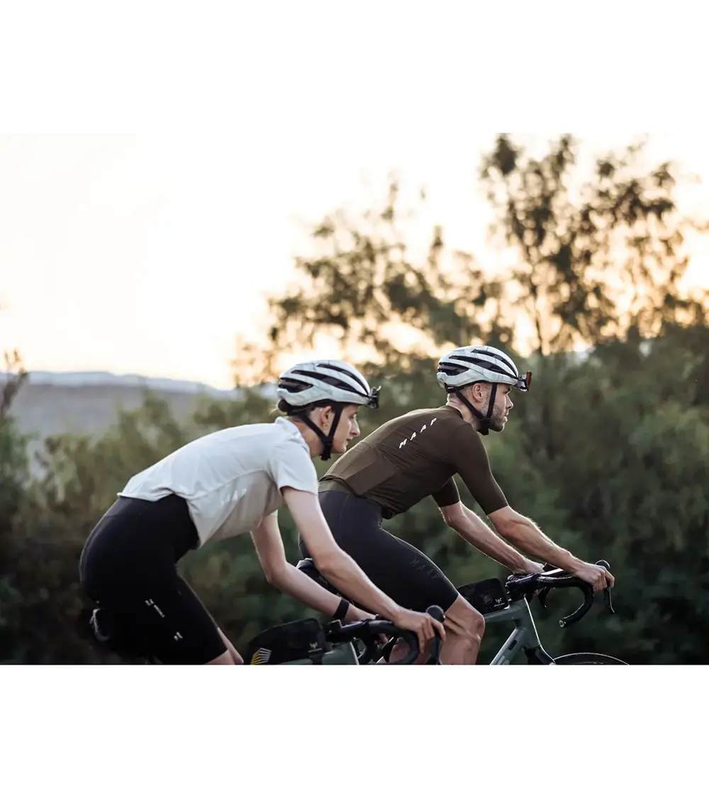 BBB Cycling Maestro MIPS Ride Beyond Crew BHE-10ZL Race Fietshelm Wit/Multi koop je bij ...