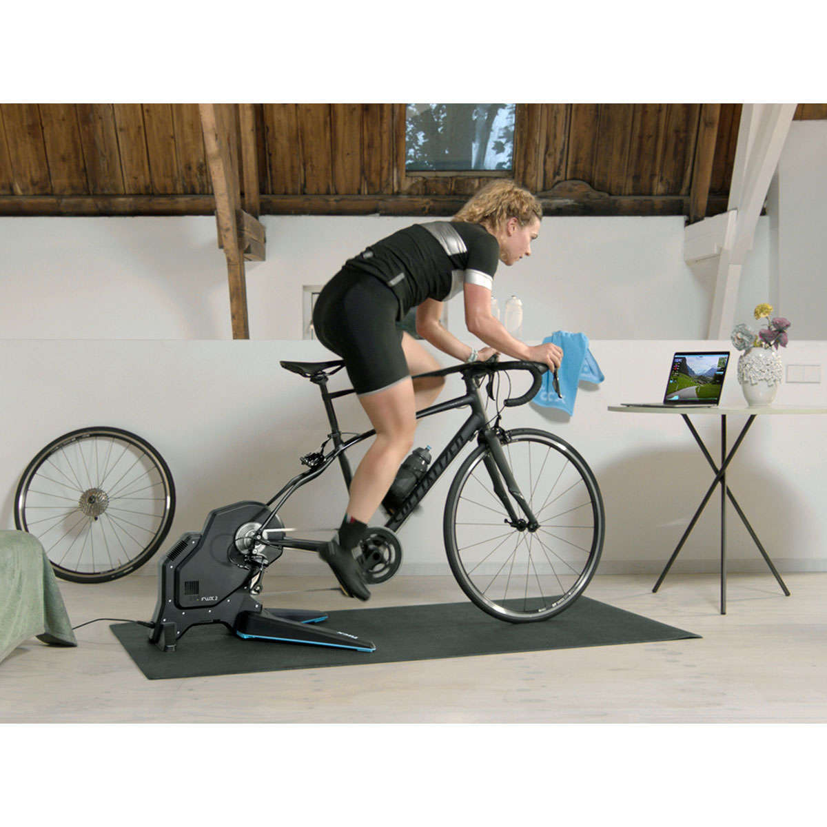Tweedekans Tacx Flux 2 Smart Fietstrainer koop je bij Futurumshop.nl